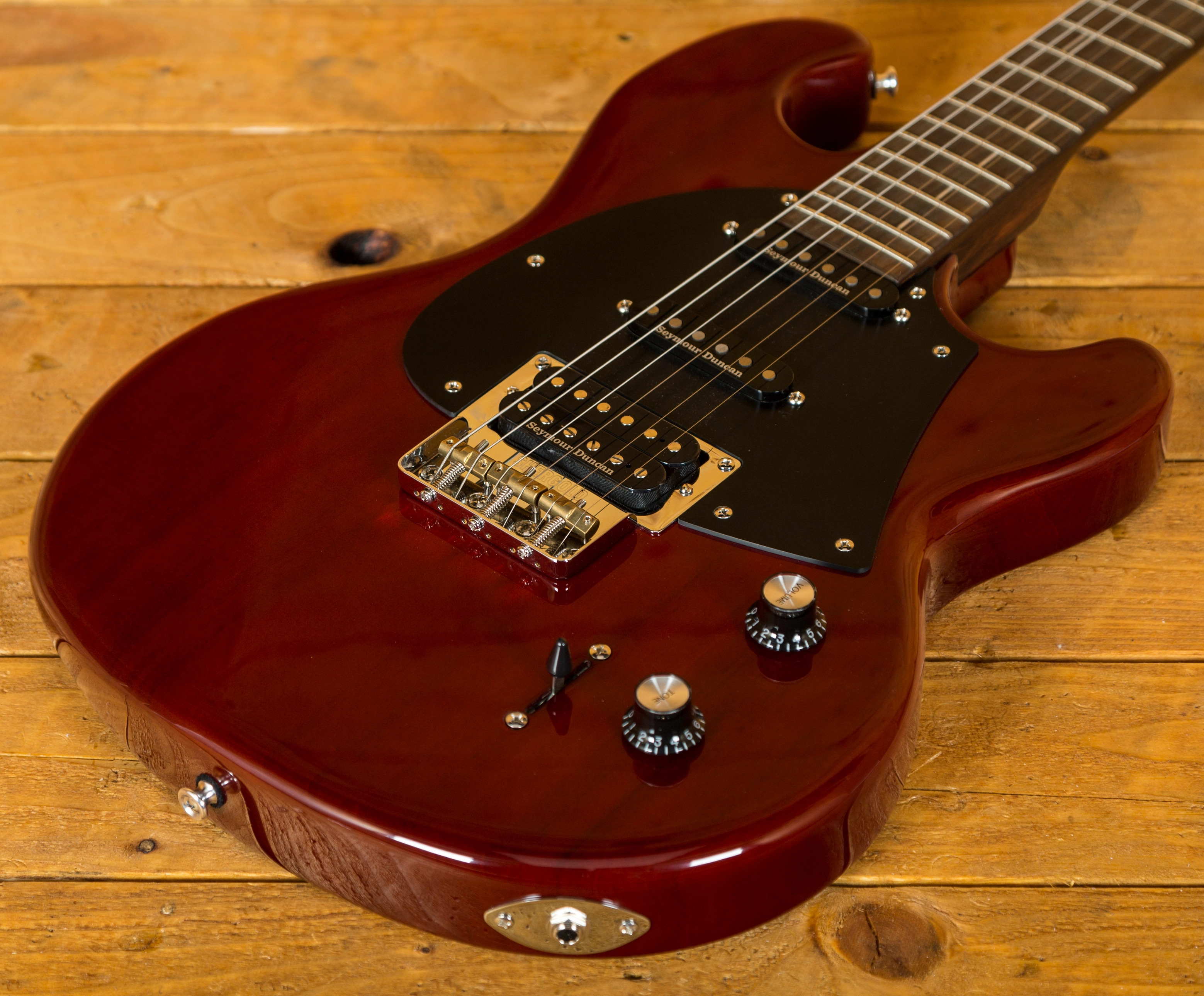 Shergold Masquerader SSH - Cherry - Peach Guitars