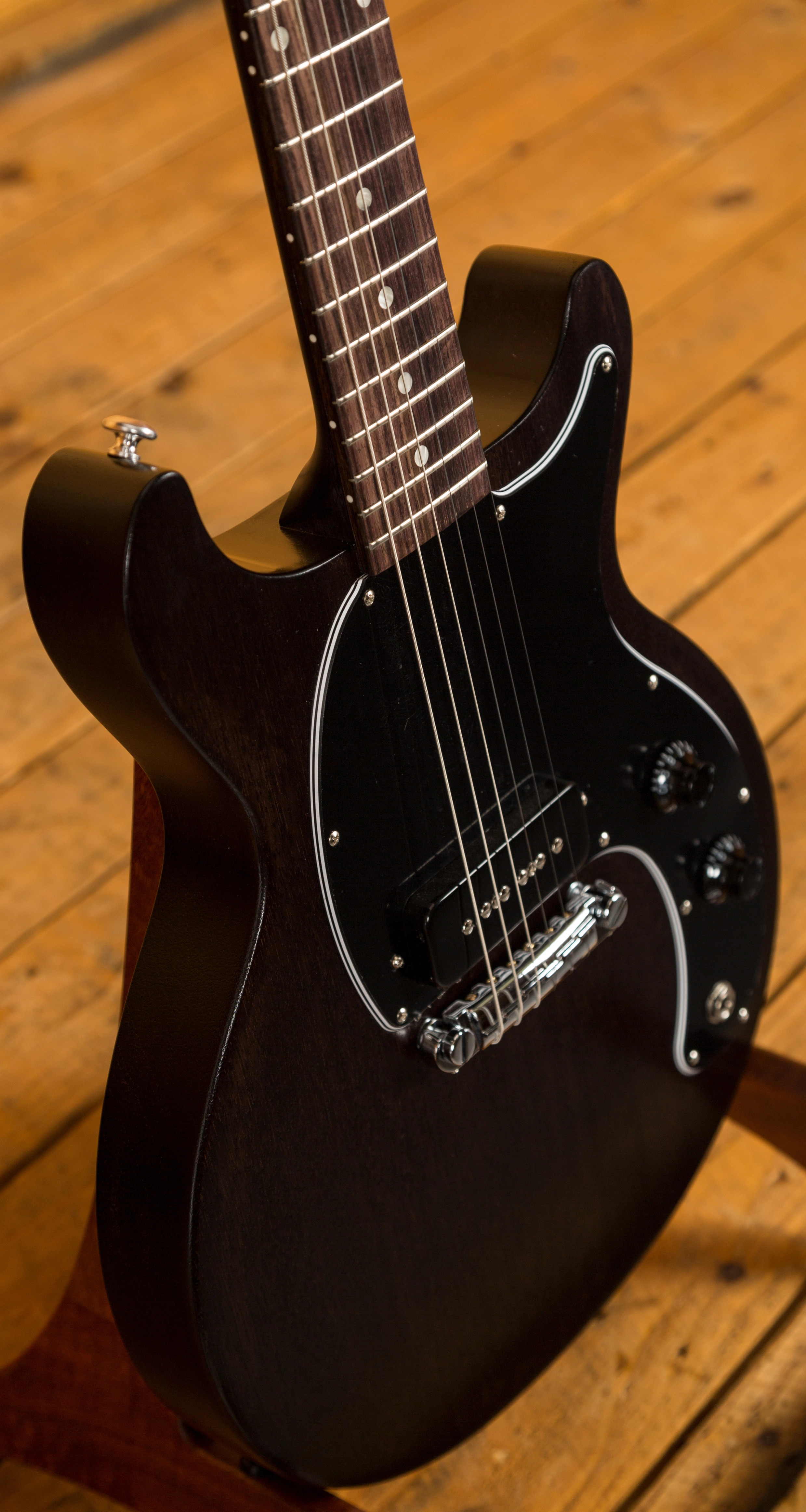 Gibson Les Paul Junior Tribute DC 2019 Worn Ebony - Peach Guitars