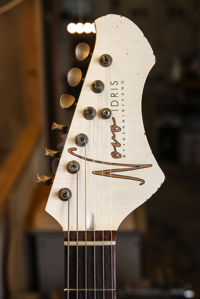 Novo Nucleus Idris HSS | Olympic White - Tortoise Shell Pickguard