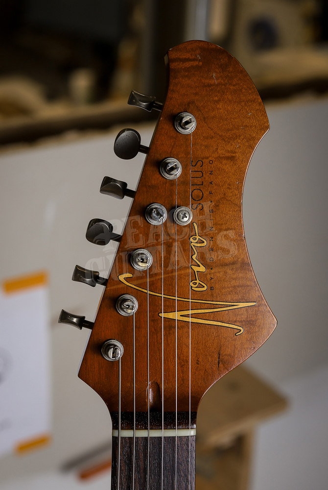 Novo Nucleus Solus F2 | Nicotine Blonde - Raw Bakelite Pickguard
